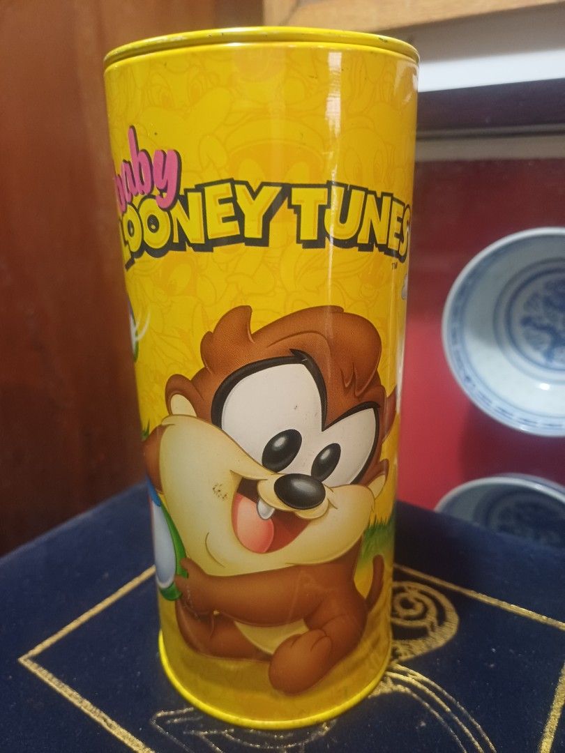 Tabung Looney Tunes, Hobbies & Toys, Collectibles & Memorabilia ...