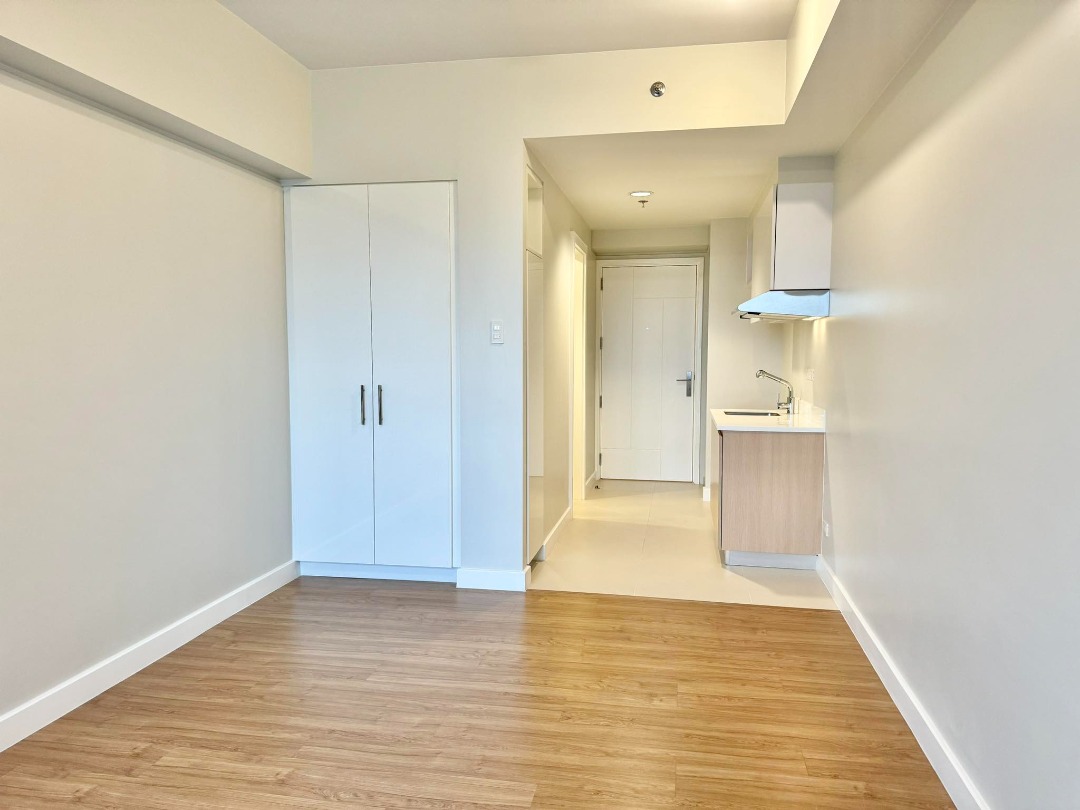 The Arton by Rockwell West Tower, Brand New Studio Unit FOR SALE in ...