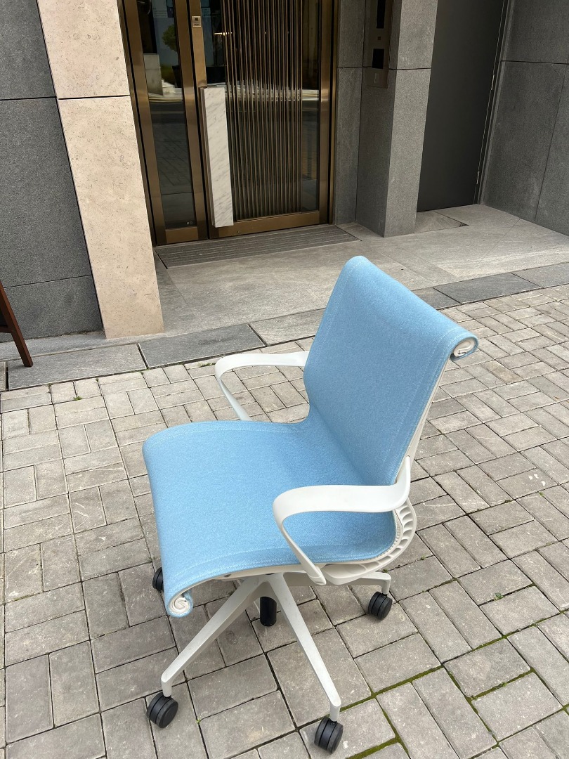Herman Miller Setu Fabric Chair Blue, 傢俬＆家居, 傢俬, 椅子 - Carousell
