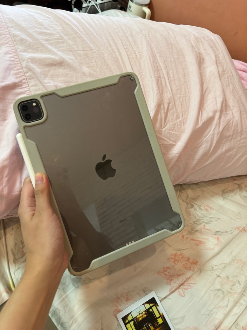 iPad Pro 2020 128GB Wifi + Cellular with Pencil, Keyboard, and Mouse ...