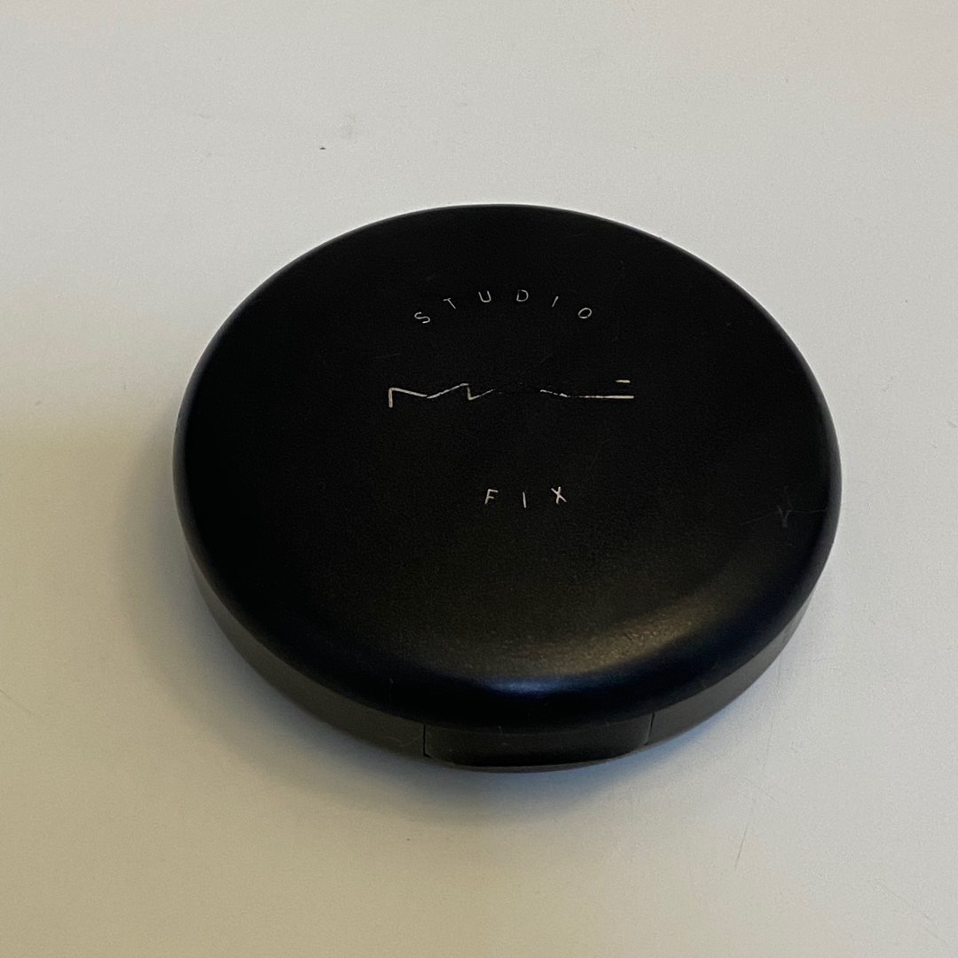 MAC Studio Fix Powder Foundation Shade NC40, Kesehatan & Kecantikan ...