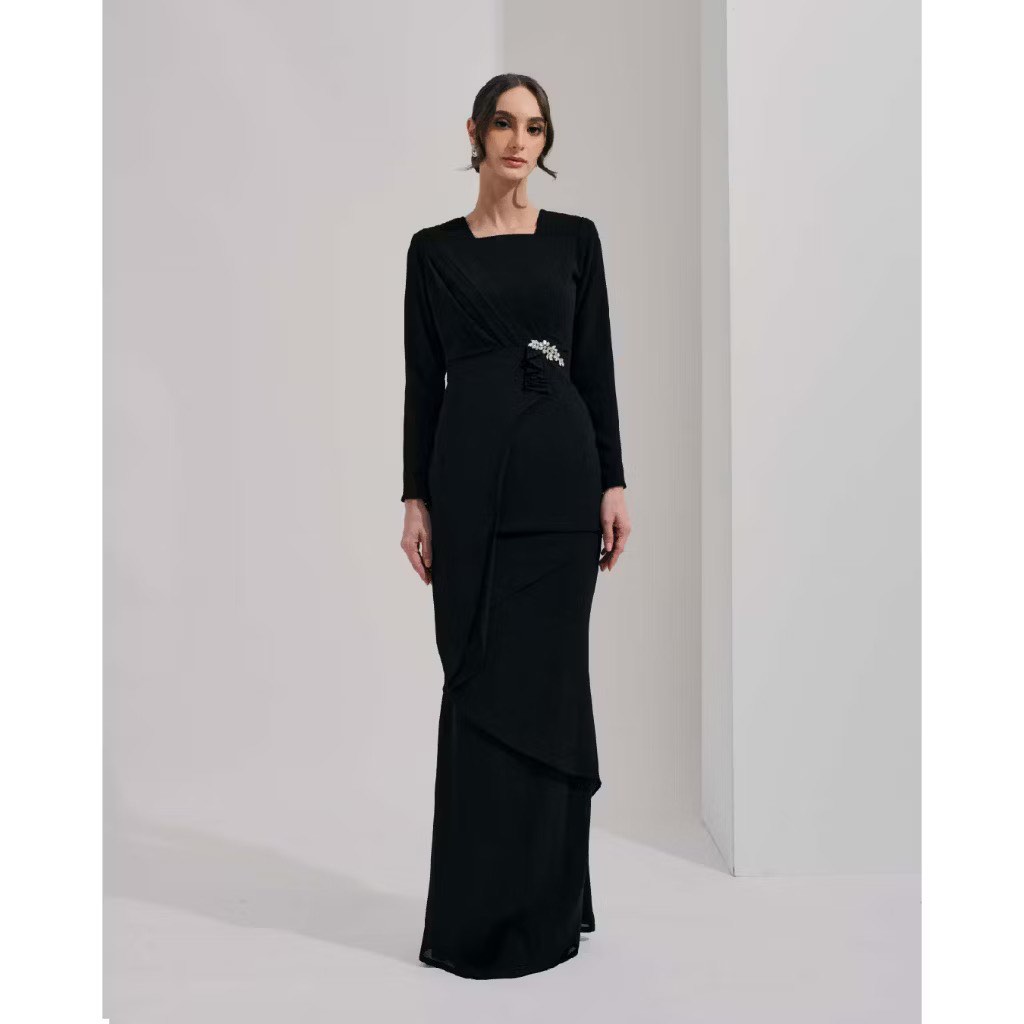 Piper Kurung Timeless Raya by Qiszar, Women's Fashion, Muslimah Fashion ...