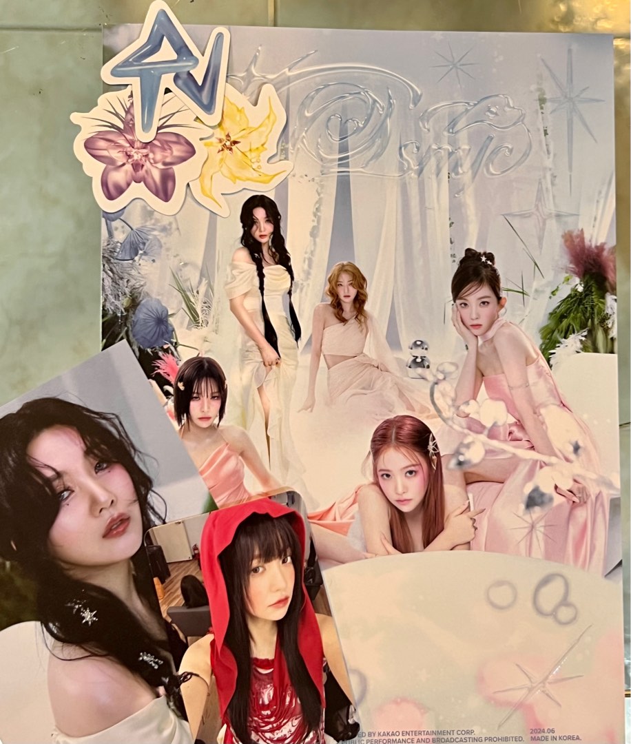 Red Velvet Cosmic Photo Book ver., Hobbies & Toys, Music & Media, CDs ...