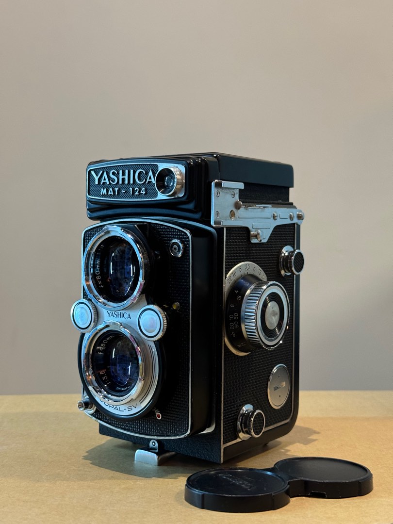 YASHICA MAT-124 FILM CAMERA, Photography, Cameras on Carousell