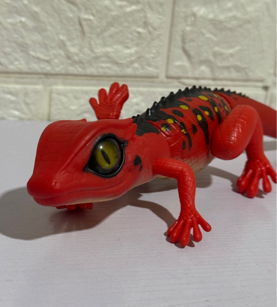 ZURU Robo Alive Lurking Lizard, Hobbies & Toys, Toys & Games on Carousell