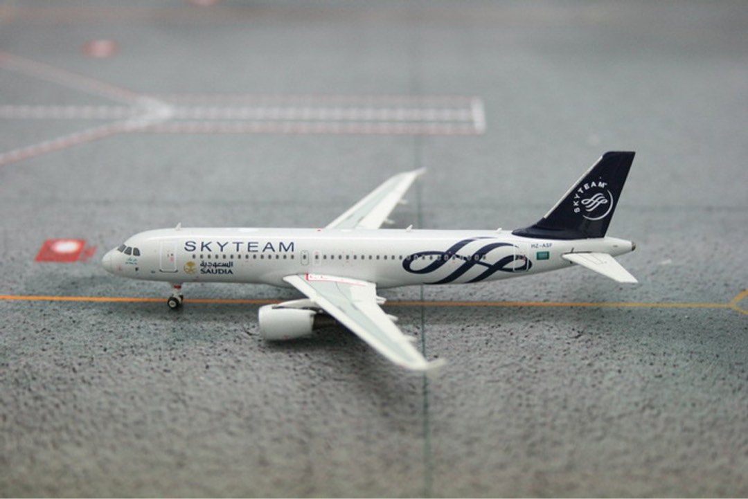 1:400 Phoenix A320 Saudi skyteam livery, Hobbies & Toys, Memorabilia ...