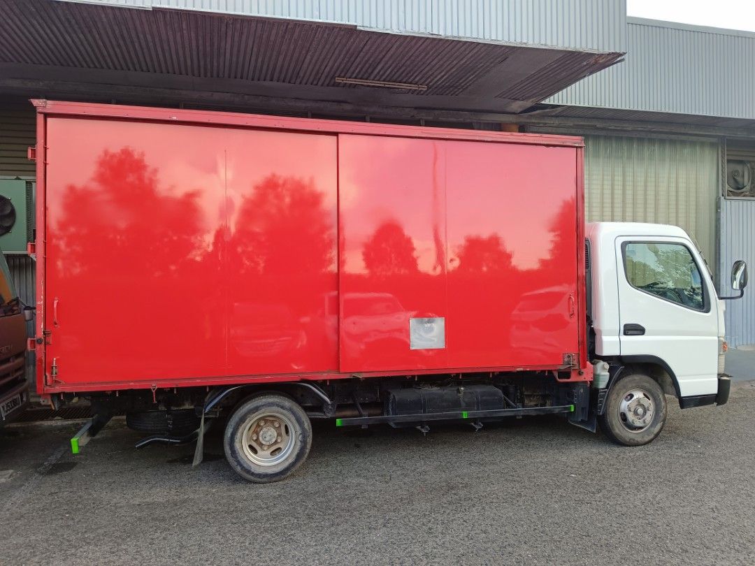 14ft Box Truck Mitsubishi Fuso Canter Lorry Rental, Cars, Commercial ...