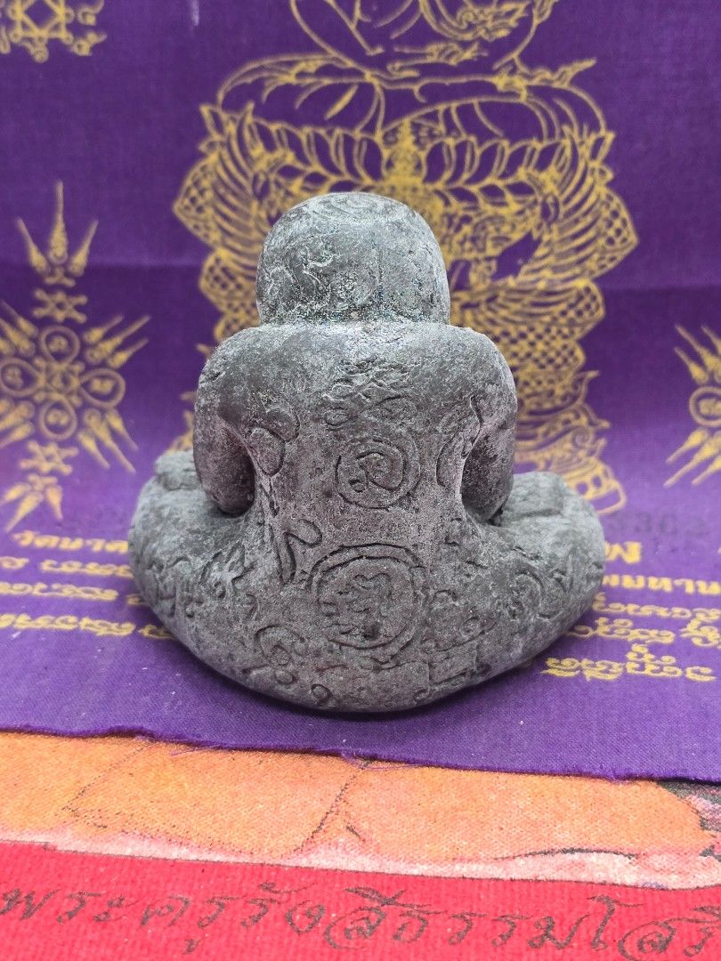 2.5 inch phra pidta bucha with 3 takrut insert below Wat mai naparam Be ...