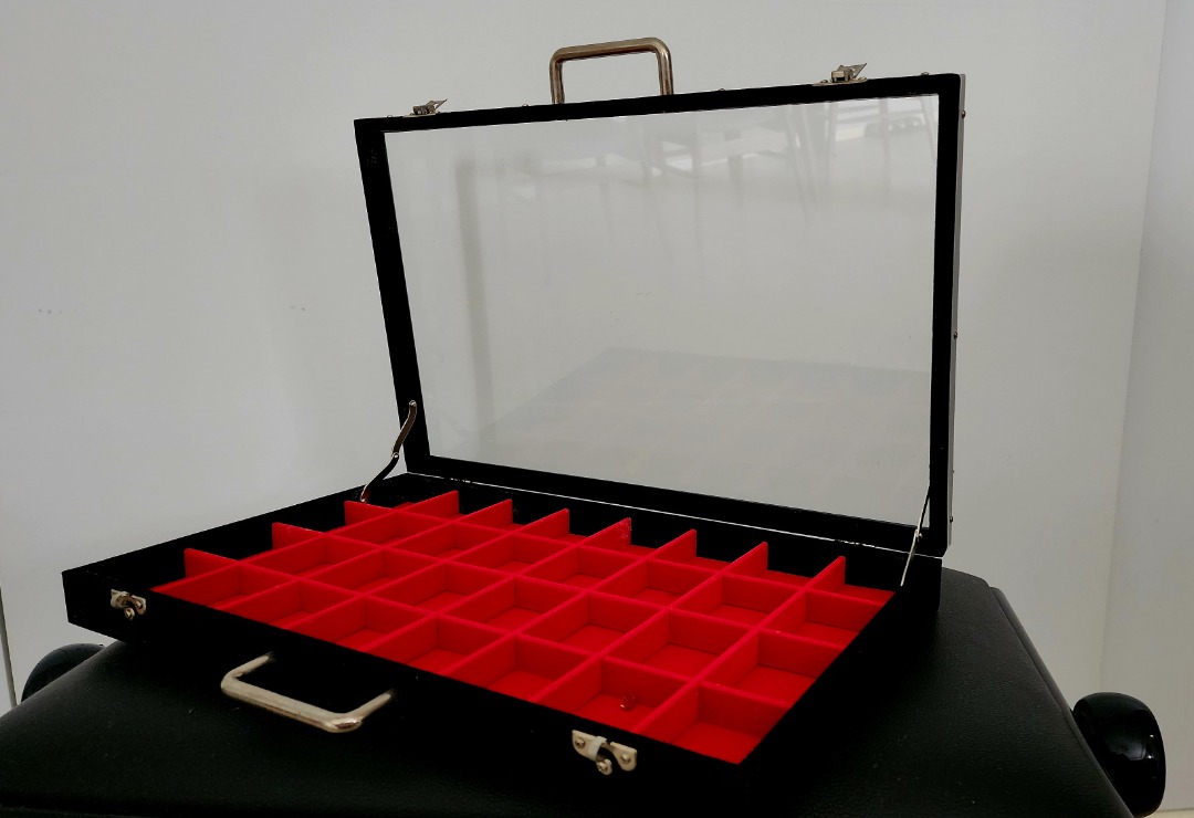 32 Slot Thai Amulet Display Box/Storage Box 泰国佛牌玻璃盒/佛牌收纳盒, Hobbies ...