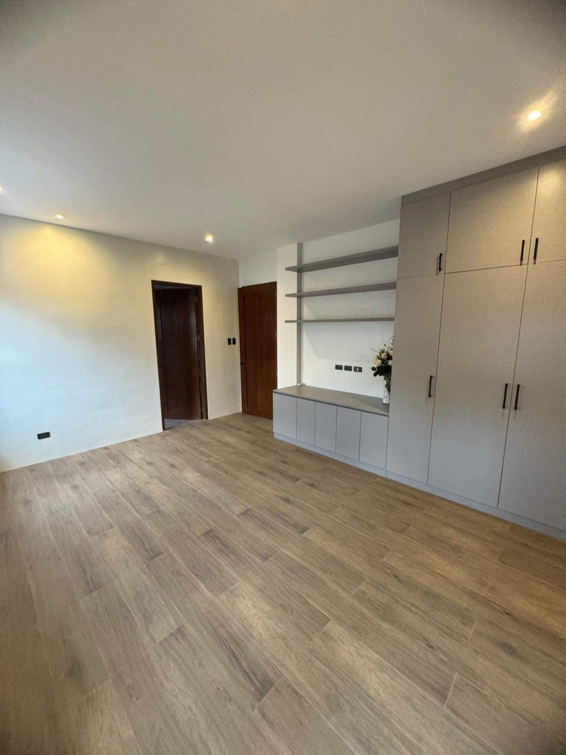 400 sqm Lot with Modern 5 Bedrooms in San Lorenzo Village, Makati ...