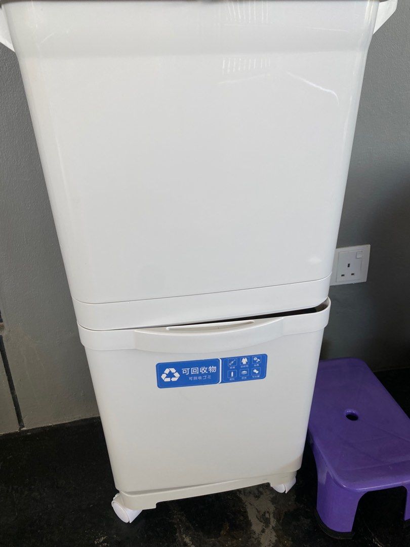 45L dustbin with wheels, TV & Home Appliances, Other Home Appliances on Carousell