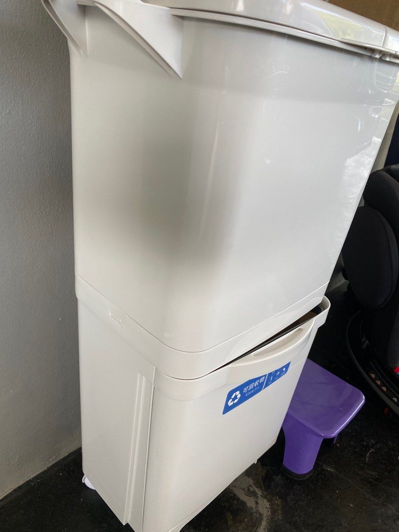 45L dustbin with wheels, TV & Home Appliances, Other Home Appliances on Carousell