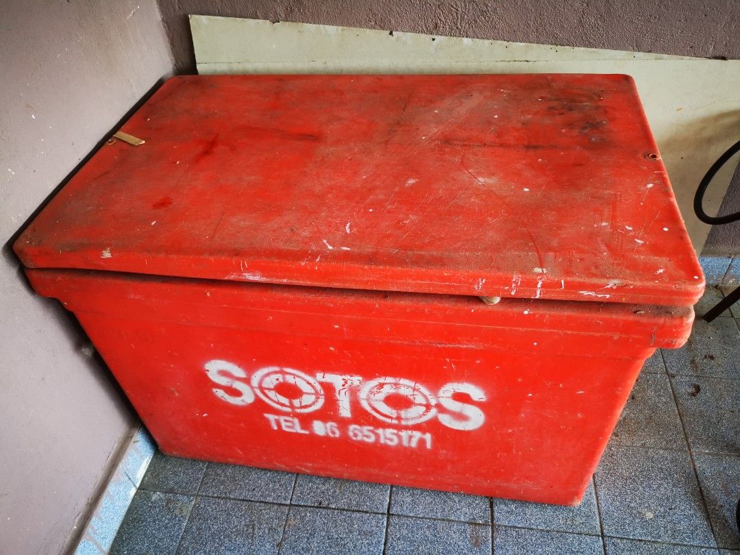 ais box cooler fish (Ais Kotak Ikan), Furniture & Home Living, Outdoor ...