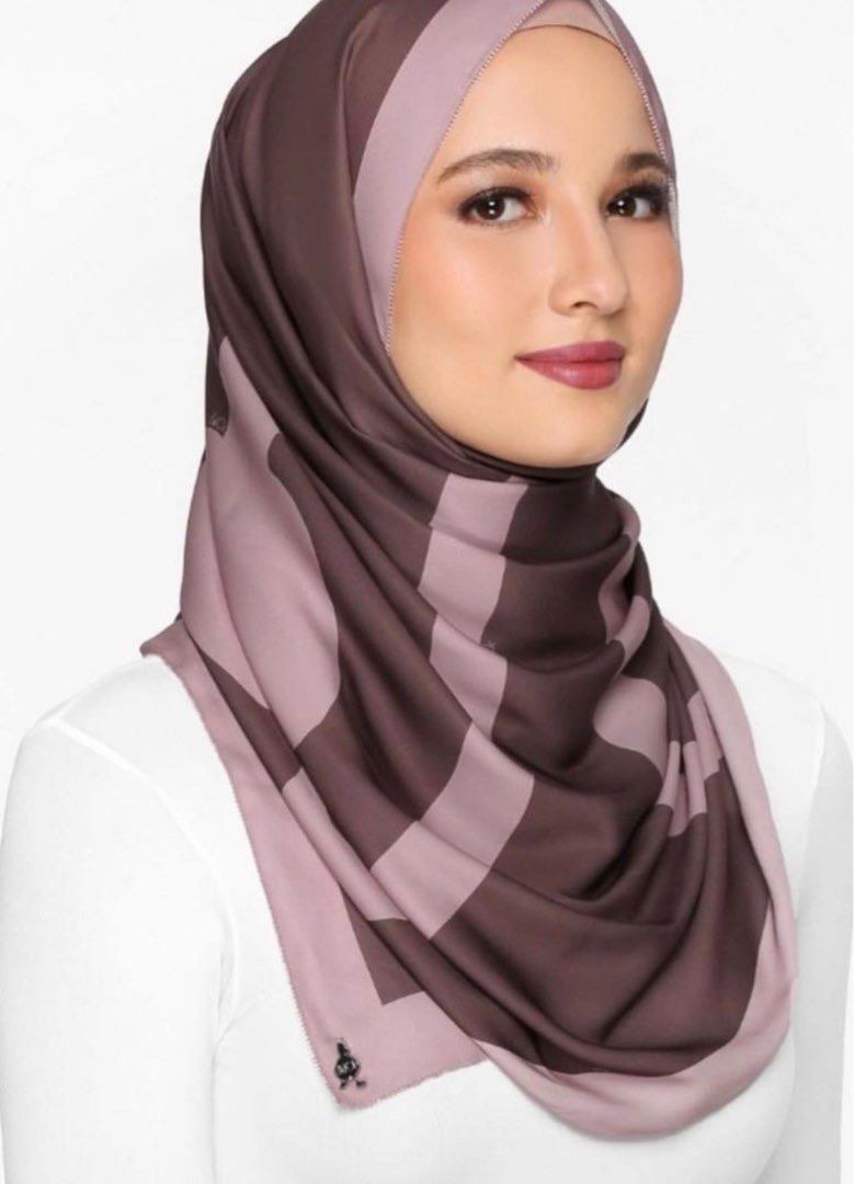 Duck duck Rosewood, Women's Fashion, Muslimah Fashion, Hijabs on Carousell