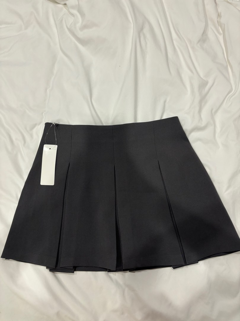 GU SKORT, Women's Fashion, Bottoms, Skirts on Carousell