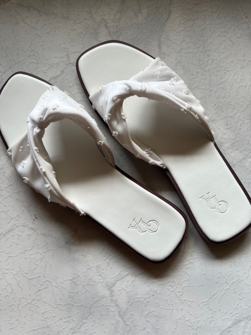 ODA Lacey Swiss Dot Sliders, Women's Fashion, Footwear, Flipflops and ...