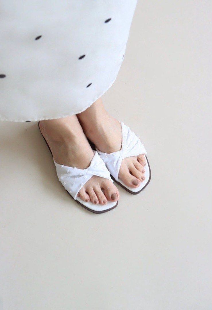ODA Lacey Swiss Dot Sliders, Women's Fashion, Footwear, Flipflops and ...