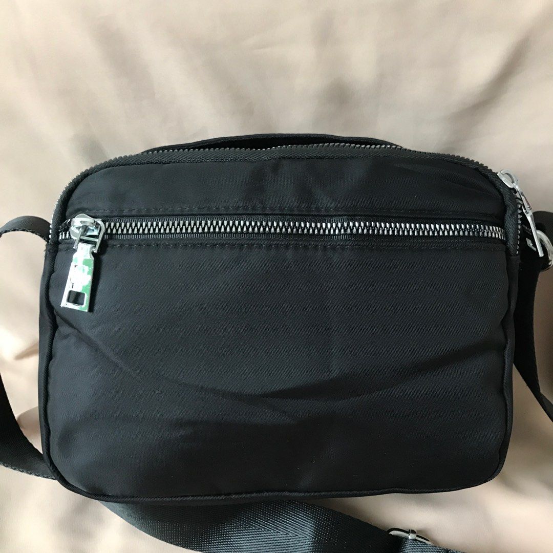 Tas Sling Nilon Hitam Like New Cantik, Fesyen Wanita, Tas & Dompet di ...