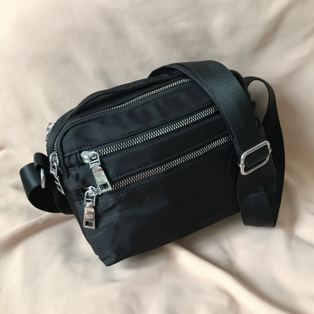 Tas Sling Nilon Hitam Like New Cantik, Fesyen Wanita, Tas & Dompet di ...