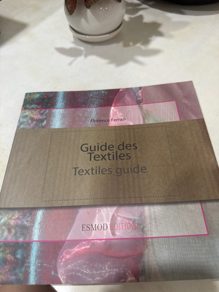 Textiles Guide / Guide des Textiles Esmod Editions, Buku & Alat Tulis, Buku di Carousell