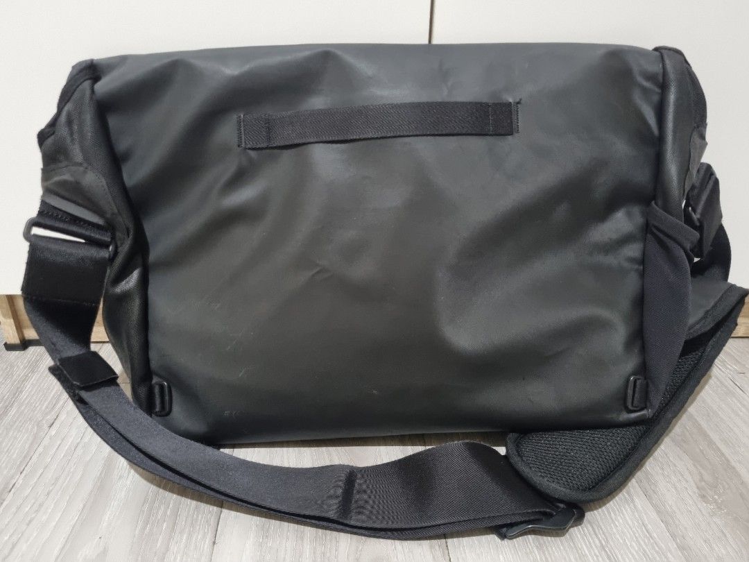 Tas Laptop Timbuk2 Especial Stash Messenger Bag, Barang Mewah, Tas ...