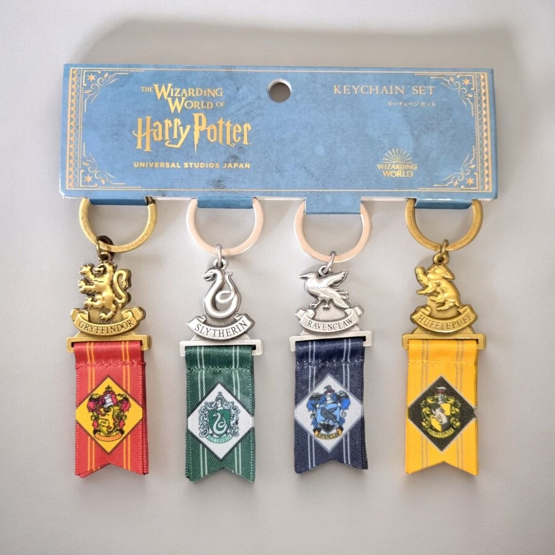 Universal Studios: Harry Potter Wizarding World House Keychain Set ...