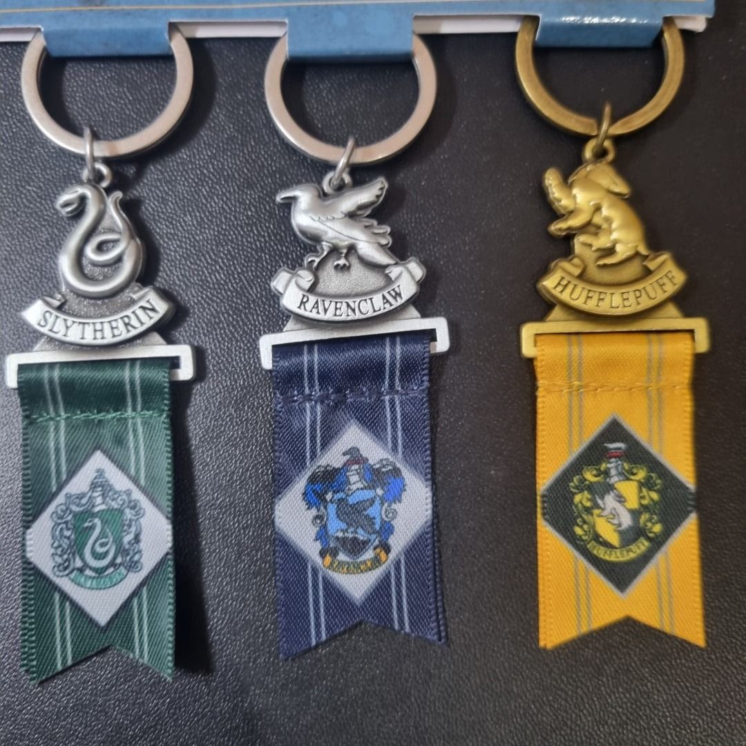 Universal Studios: Harry Potter Wizarding World House Keychain Set ...