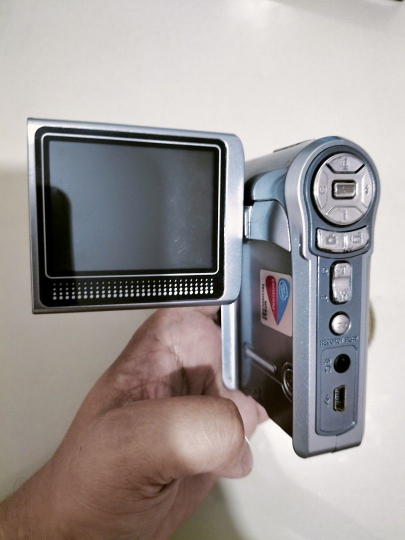 vintage flip camera, Photography, Cameras on Carousell