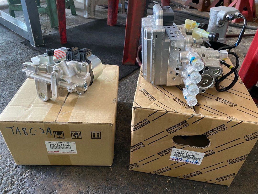 ABS Master Pump & ABS Accumulator for Toyota Noah / Voxy / Esquire, Car ...