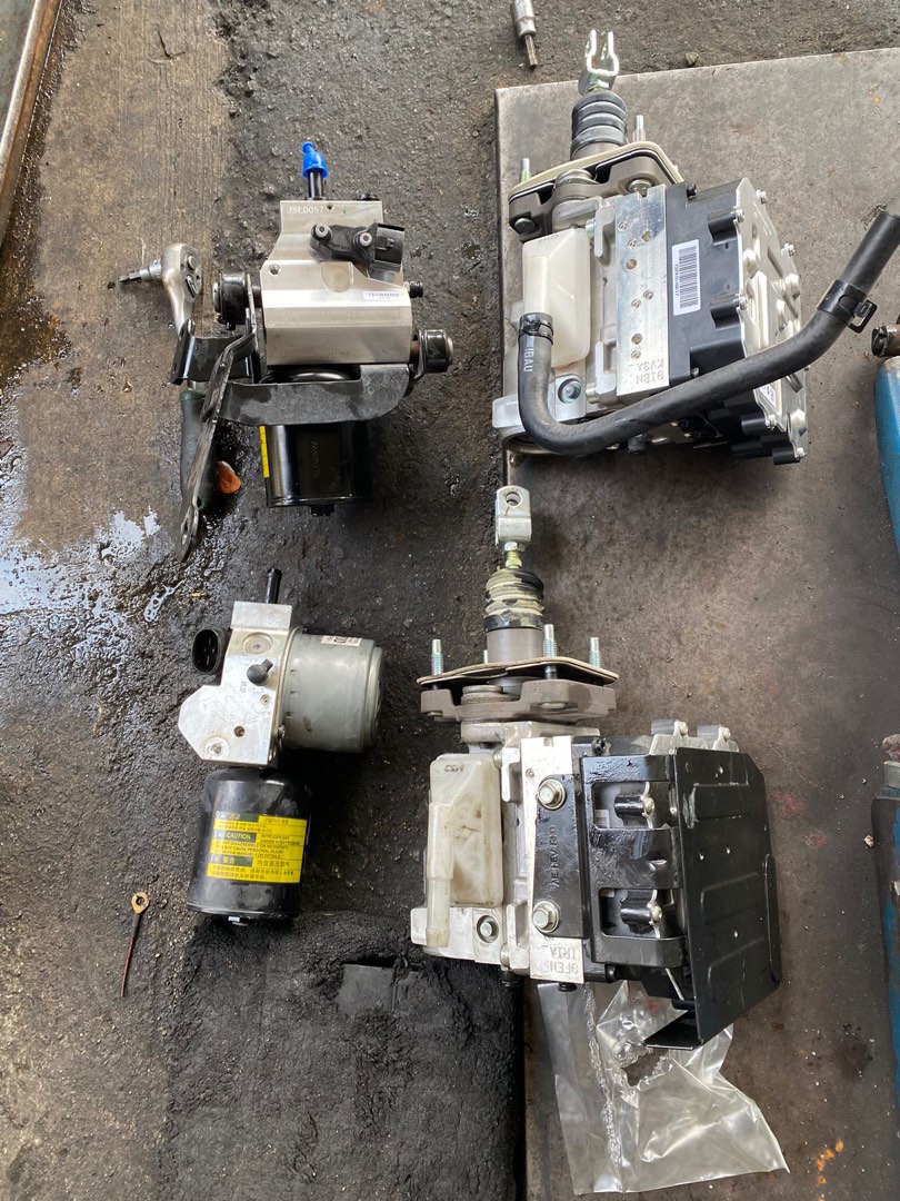 ABS Master Pump & ABS Accumulator for Toyota Noah / Voxy / Esquire, Car ...