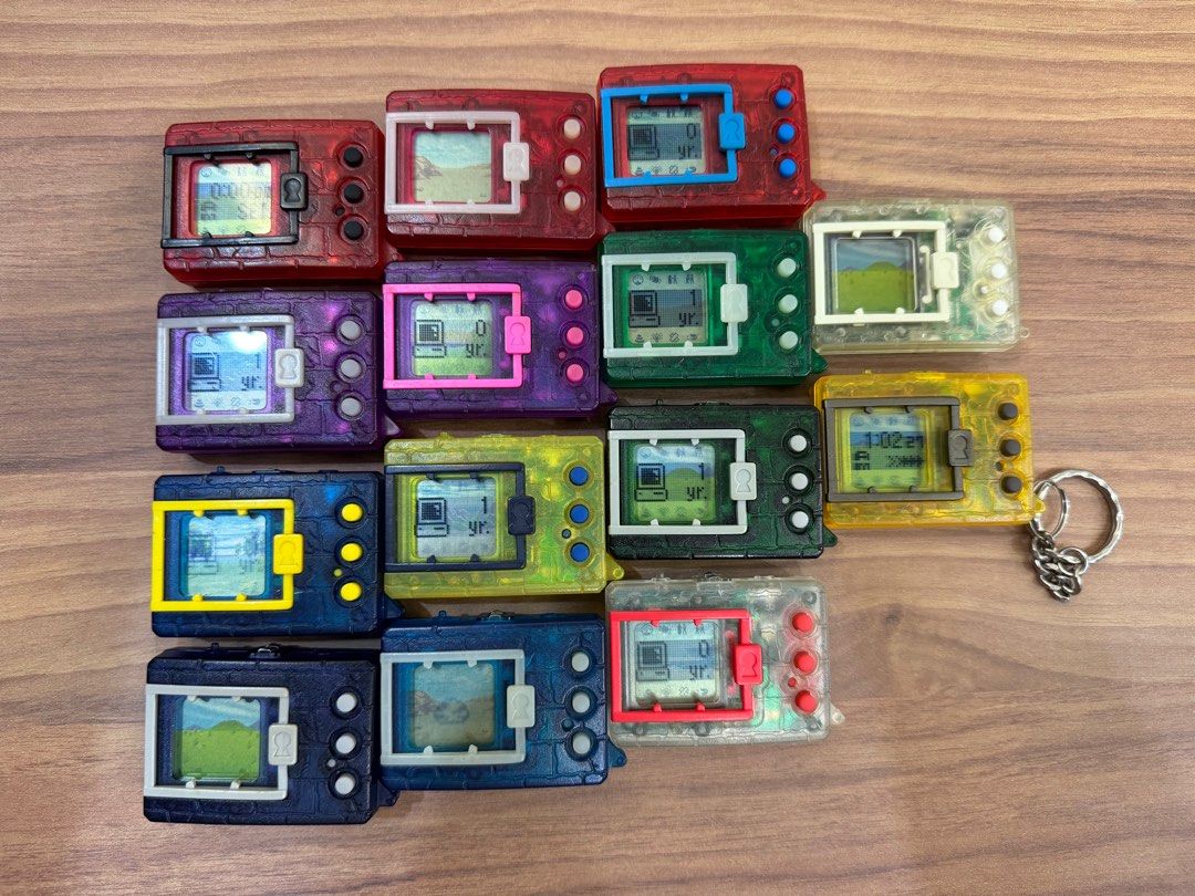 Digimon Vpet 1997 V1-V6 US/AUS version, Hobbies & Toys, Collectibles ...