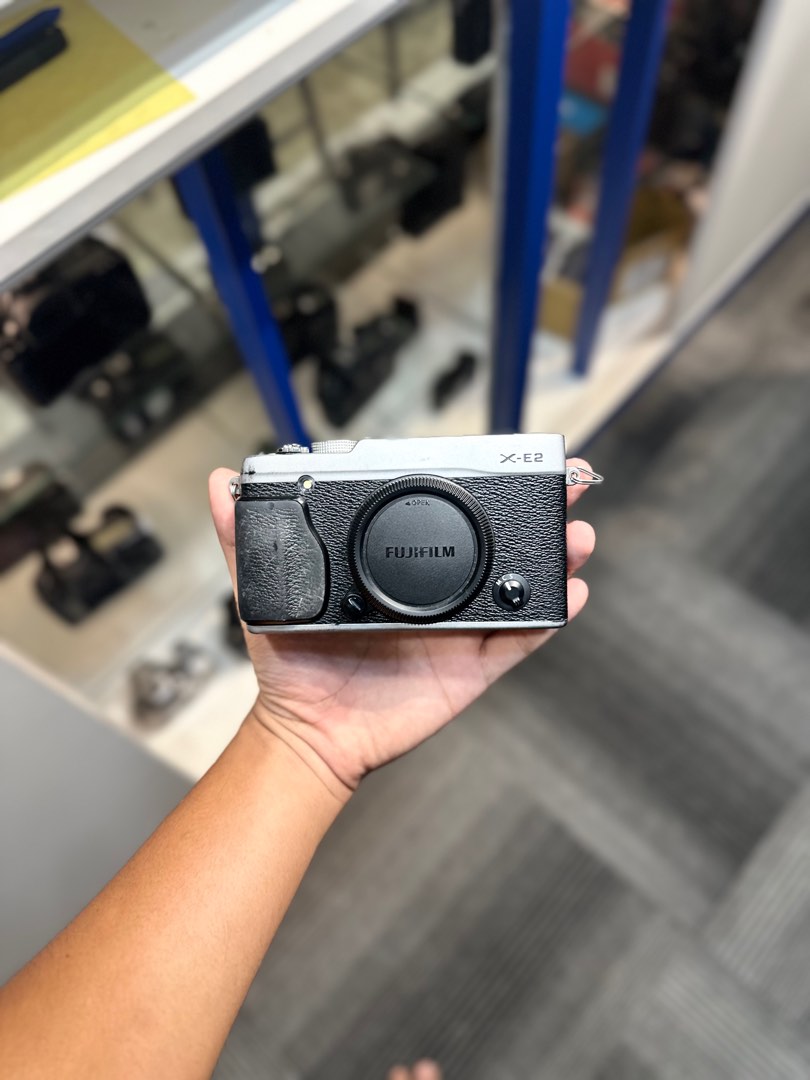 FUJIFILM XE2 BODY ONLY, Photography, Cameras on Carousell