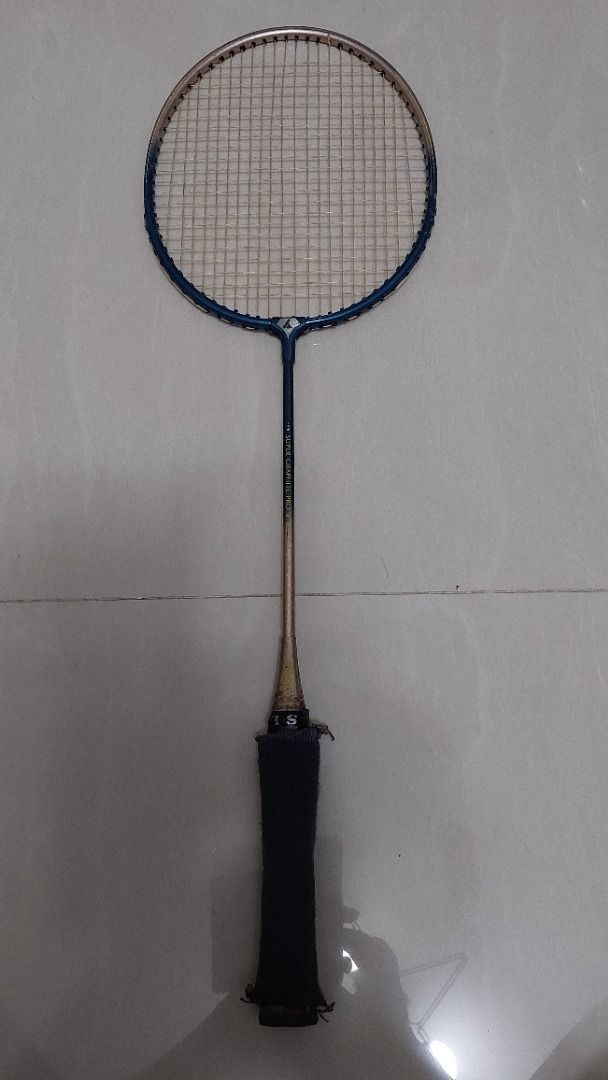 Prokennex Super Graphite Pro B405 及 JS (不知牌子) 羽毛球拍, 運動產品, 運動與體育, 運動與體育 - 球拍和球類運動 - Carousell