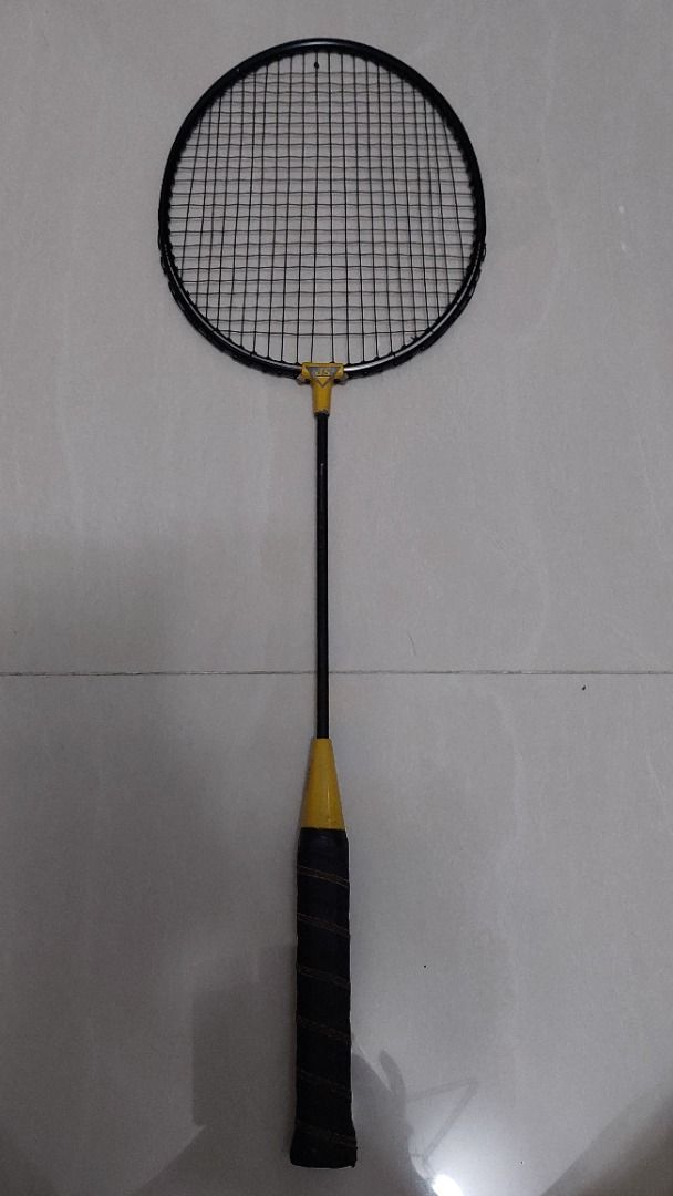 Prokennex Super Graphite Pro B405 及 JS (不知牌子) 羽毛球拍, 運動產品, 運動與體育, 運動與體育 - 球拍和球類運動 - Carousell