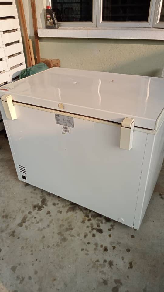 Singer deep freezer, Furniture & Home Living, Kitchenware & Tableware ...