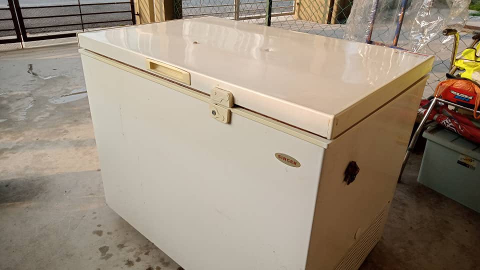 Singer deep freezer, Furniture & Home Living, Kitchenware & Tableware ...