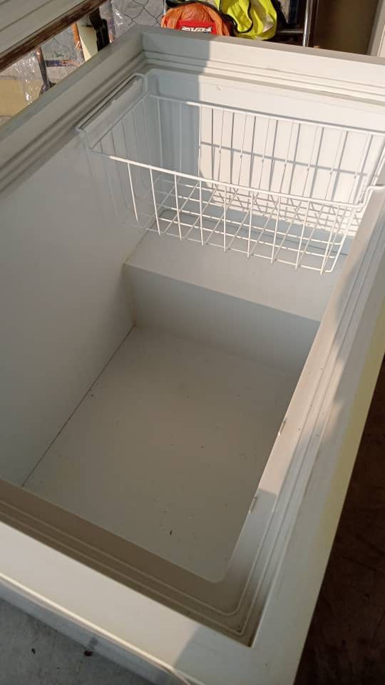 Singer deep freezer, Furniture & Home Living, Kitchenware & Tableware ...