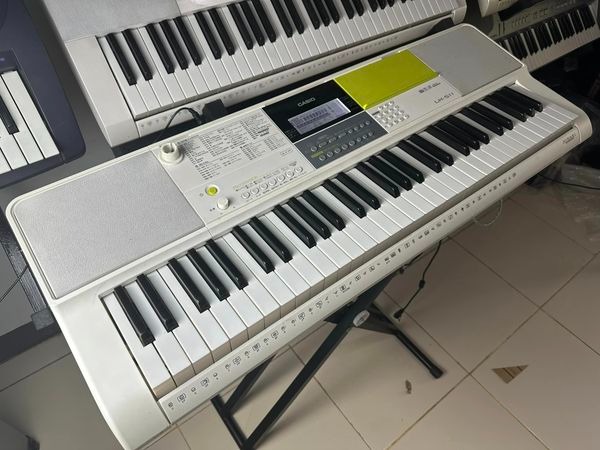 Casio LK-511 Piano Keyboard Organ Semi Weighted 61 Keys Touch Response ...