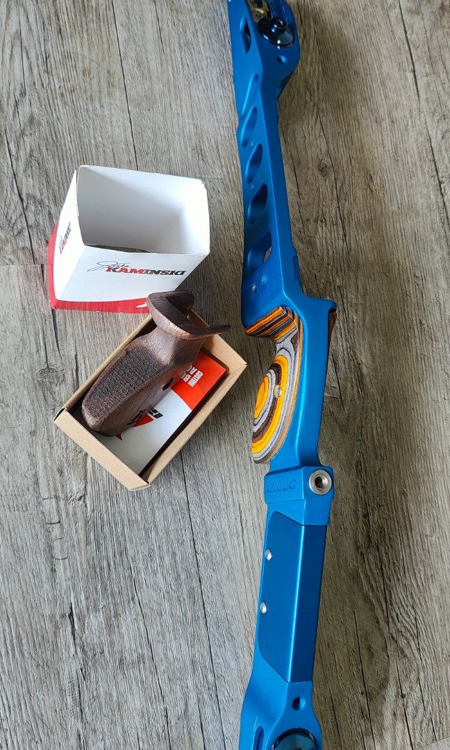 Gillo G1 Barebow Riser 25" + Extra RCORE master grip, Sports Equipment ...