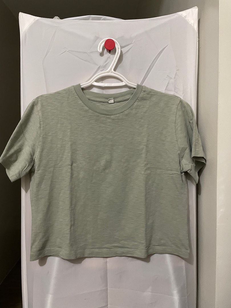 Green Uniqlo Top, Women's Fashion, Tops, Shirts on Carousell
