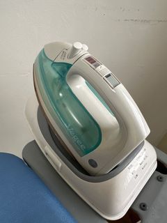 Hitachi steam iron, TV & Home Appliances, Irons & Steamers on Carousell