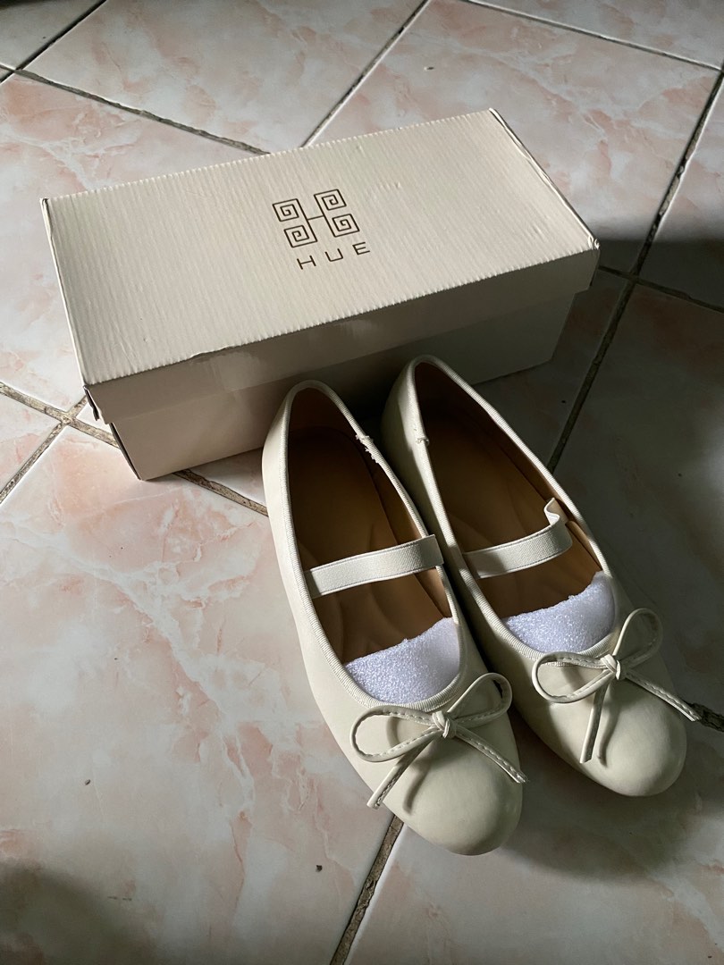 HUE MANILA LORA CREME, Women's Fashion, Footwear, Flats & Sandals on Carousell