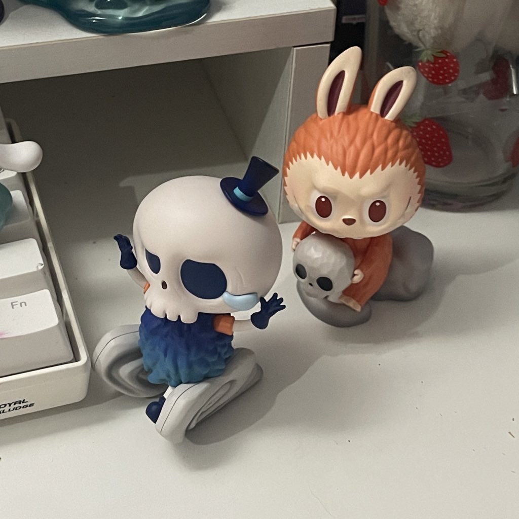 labubu the monsters mischief diary chasing monday, Hobbies & Toys, Toys ...