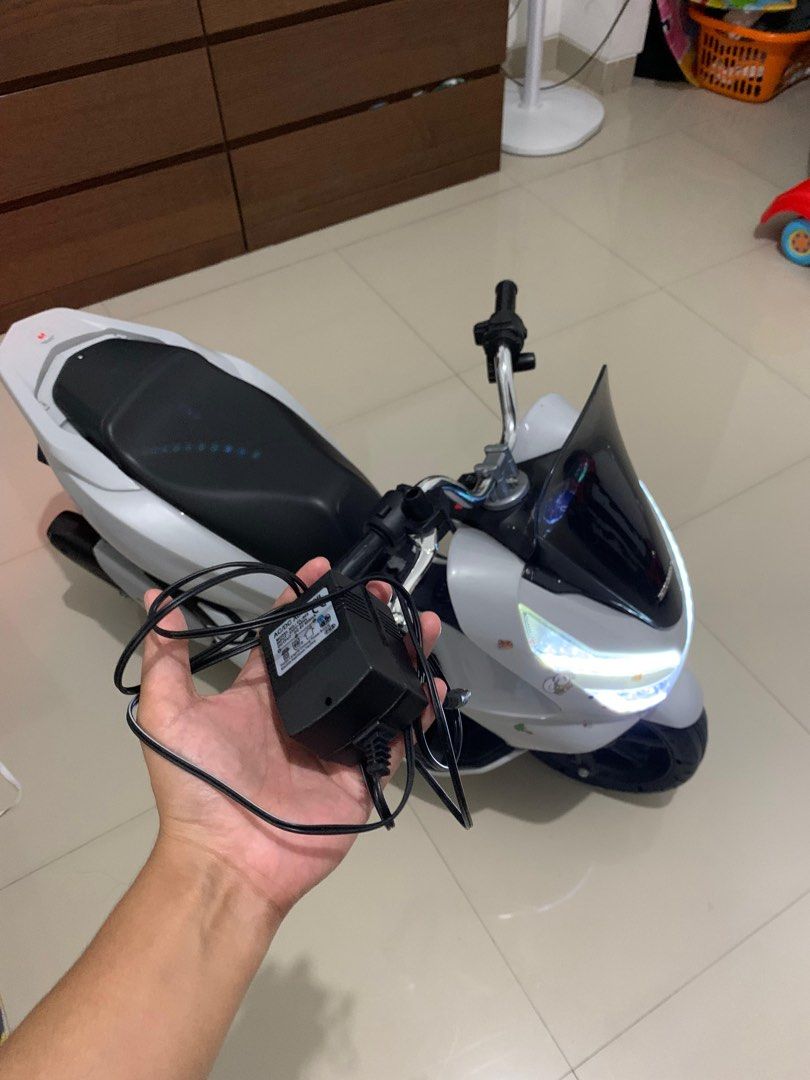 Motor aki pcx anak eks kidstasion, Toys & Collectibles, Mainan di Carousell