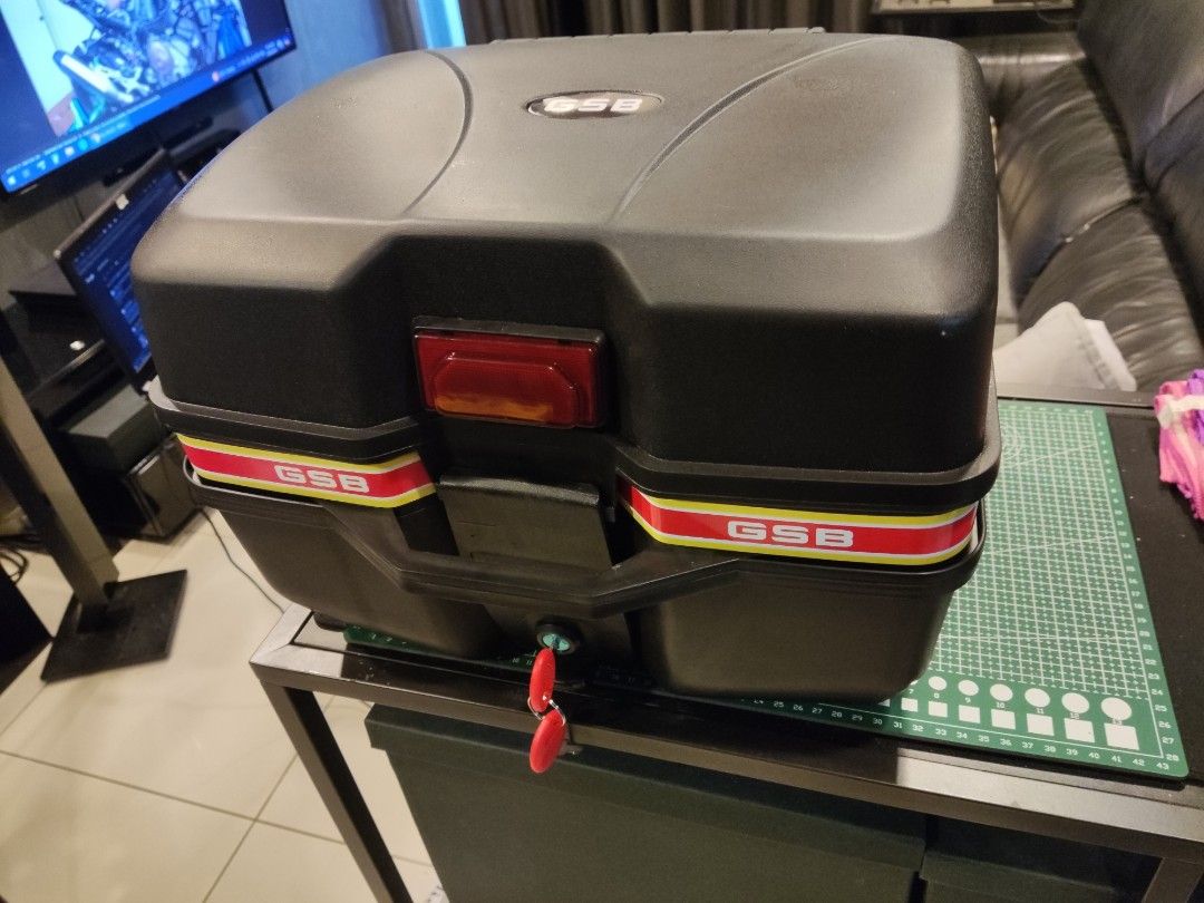 GSB 28L Motorcycle Top Box, Motorbikes on Carousell