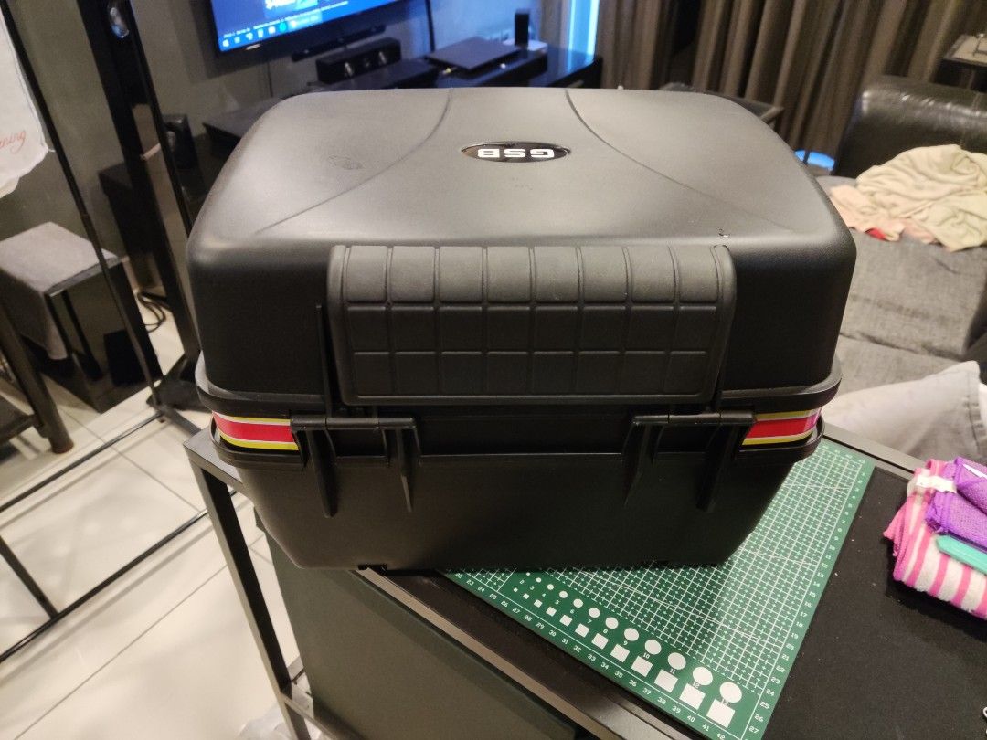 GSB 28L Motorcycle Top Box, Motorbikes on Carousell