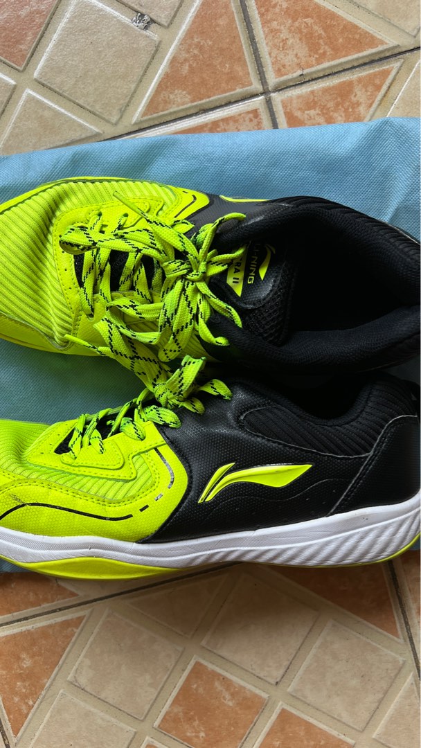 Sepatu Lining Ultra II Badminton, Olah Raga, Perlengkapan Olahraga ...