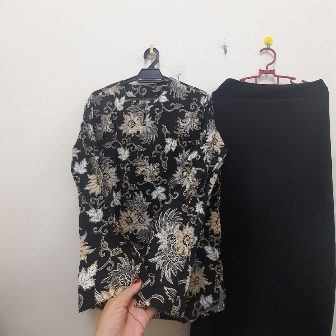 Set batik +kain hitam, Women's Fashion, Dresses & Sets, Sets or ...