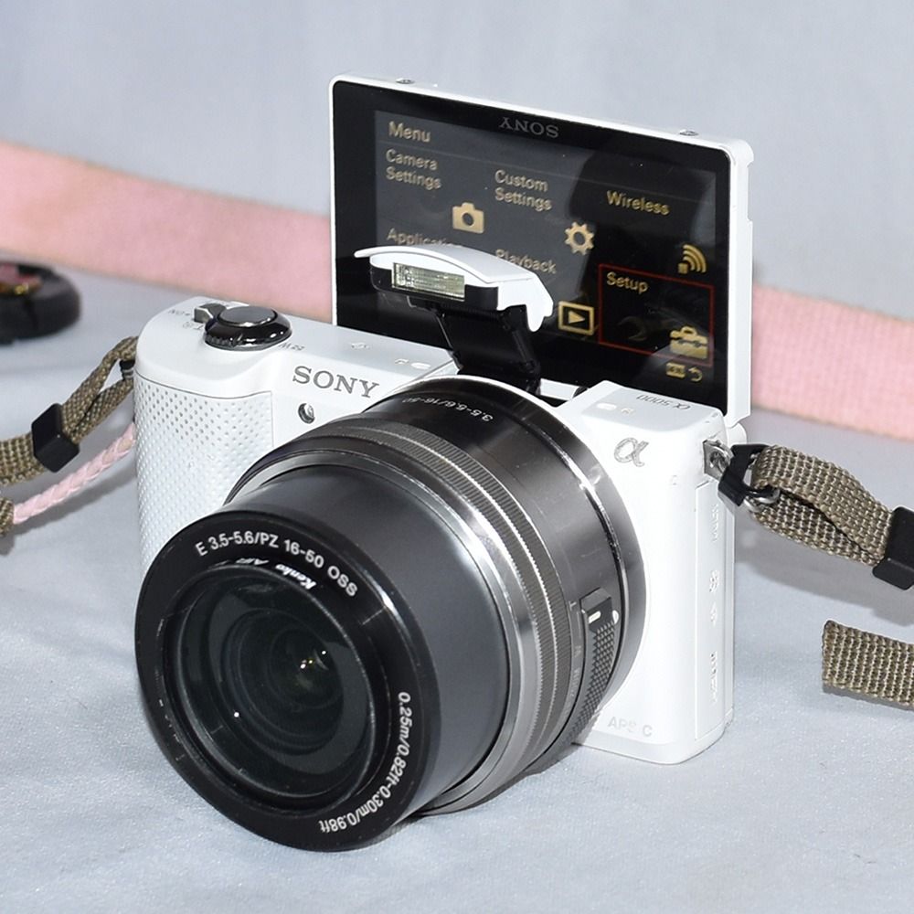 Sony mirrorless A5000 with 16-50mm AF OSS lens (Box package ...
