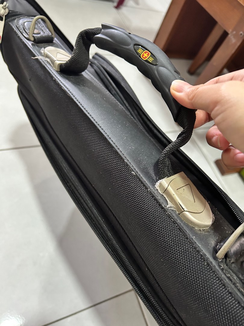 Swiss gear garment bag, Men's Fashion, Bags, Sling Bags on Carousell